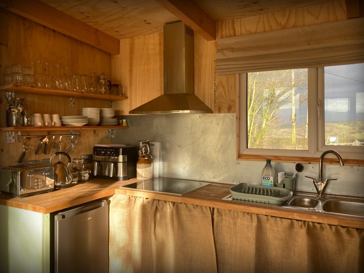 The Scrumpy Hut: Unique self-catering property in Herefordshire : Ty ...